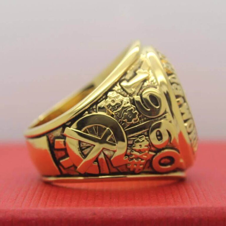 1961 Chicago Blackhawks championship ring replica with custom name ...